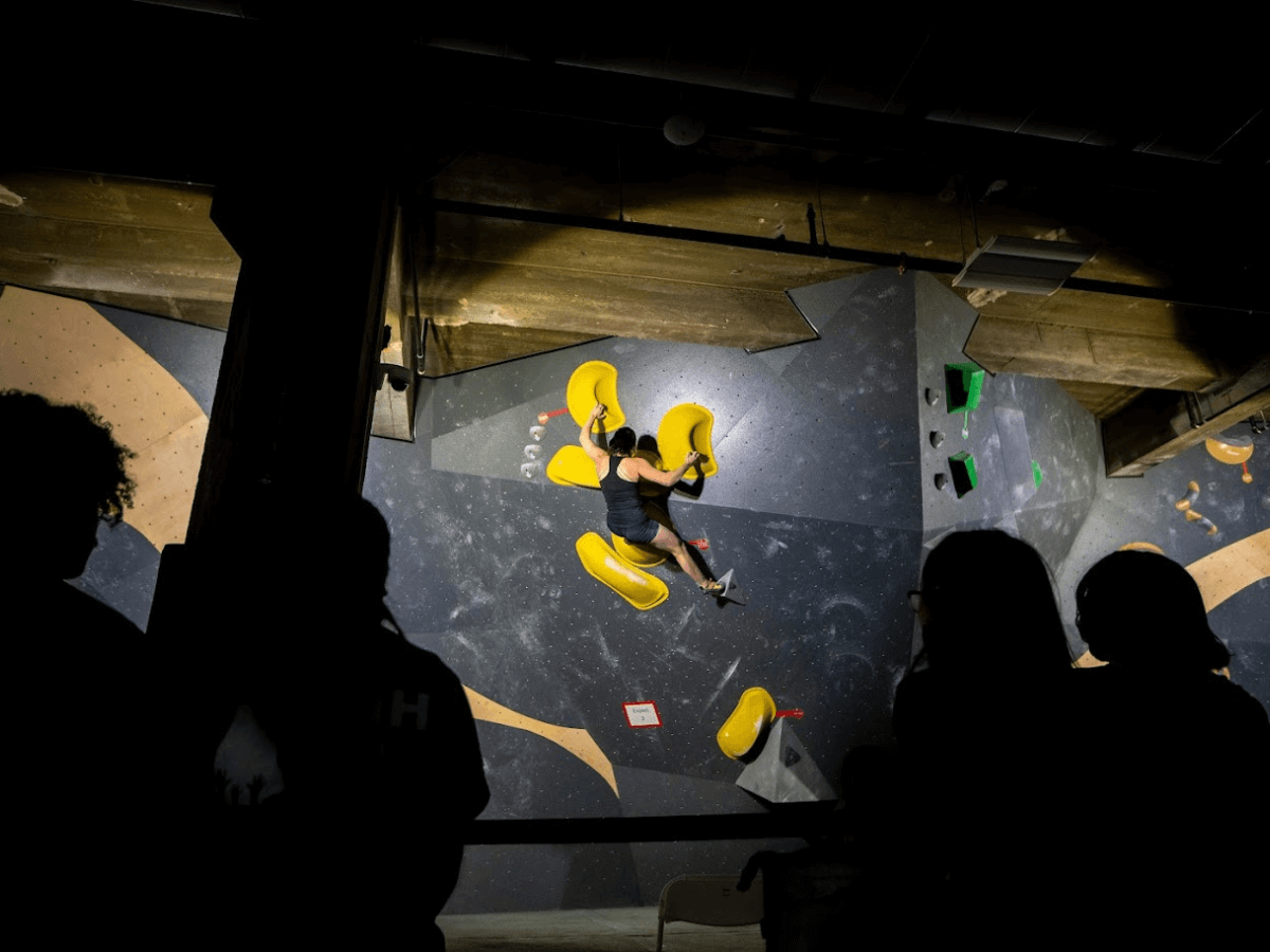 Differences between comp and traditional bouldering - Method Climbing